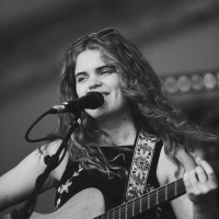 Daisy Sings - Acoustic Singer For Hire In Cornwall